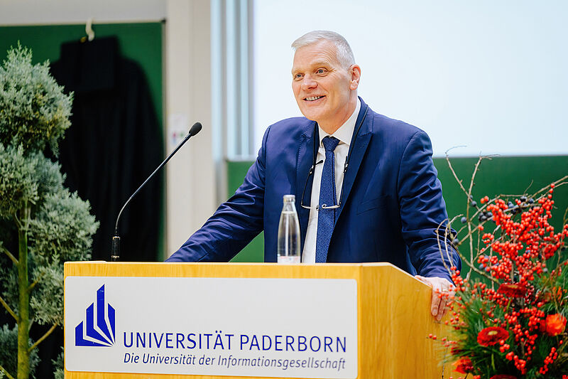 Universität Paderborn - Nachricht - Applaus im Audimax: Urkunden und ...