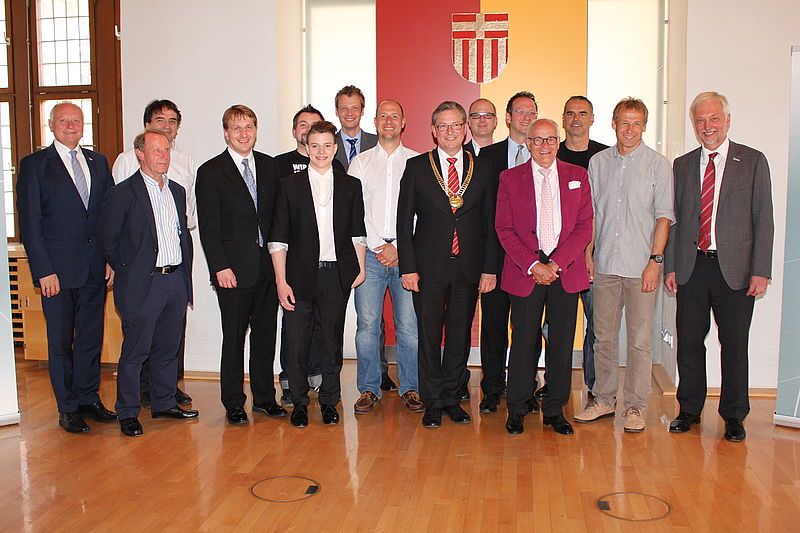 Universität Paderborn - News item - Sportprominenz dankt dem „Prof ...