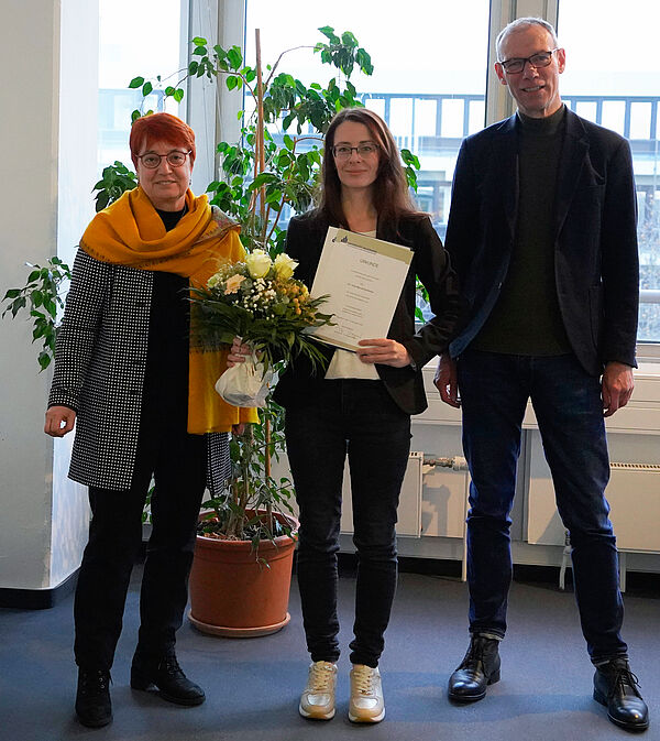 Universität Paderborn - Nachricht - Dr. Iuliia Myroshnychenko erhält ...