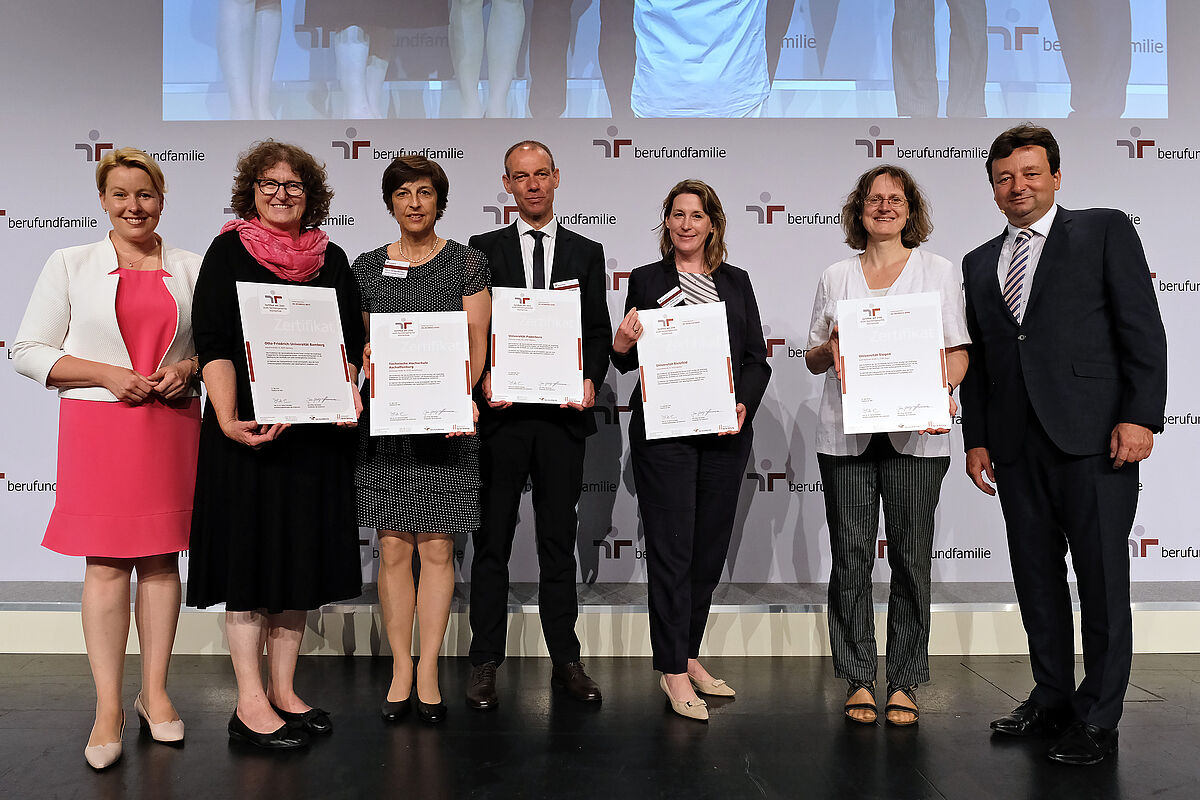 Vielfalt voraus: Universität Paderborn erhält in Berlin Zertifikat zum ...