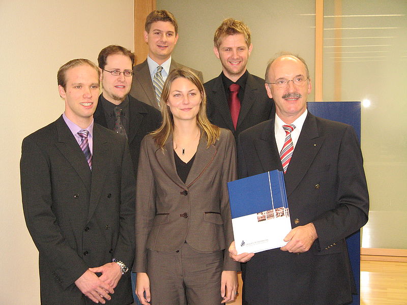 Universität Paderborn - Nachricht - Unternehmergruppe ehrt Uni-Absolventen